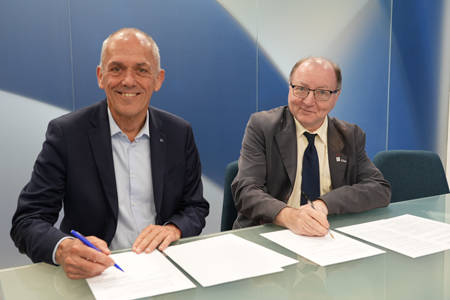 L’ONERA et le CNRS signent un accord de coopération sur la plateforme d ...